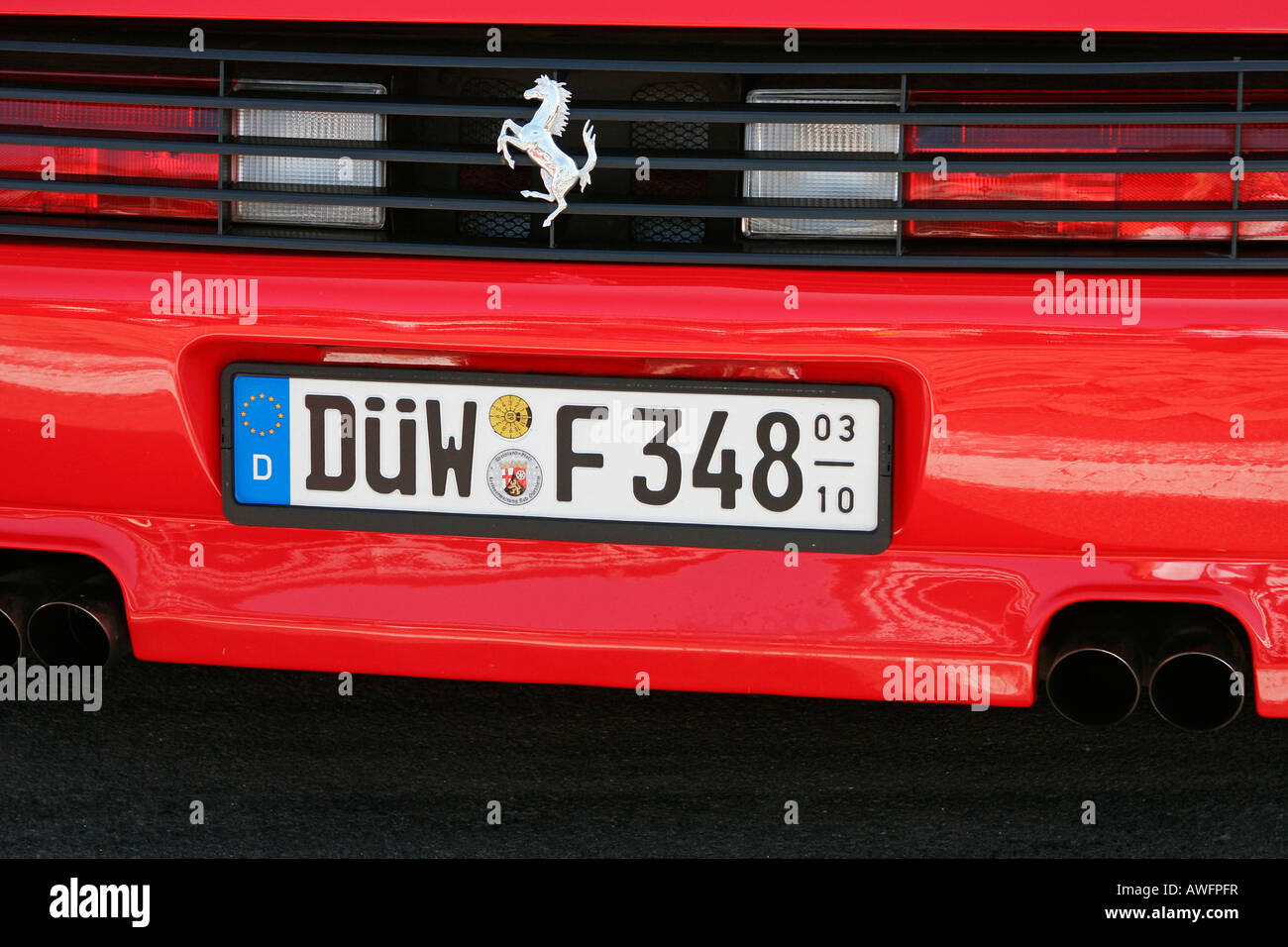 Rotes ferrari logo hi-res stock photography and images - Alamy