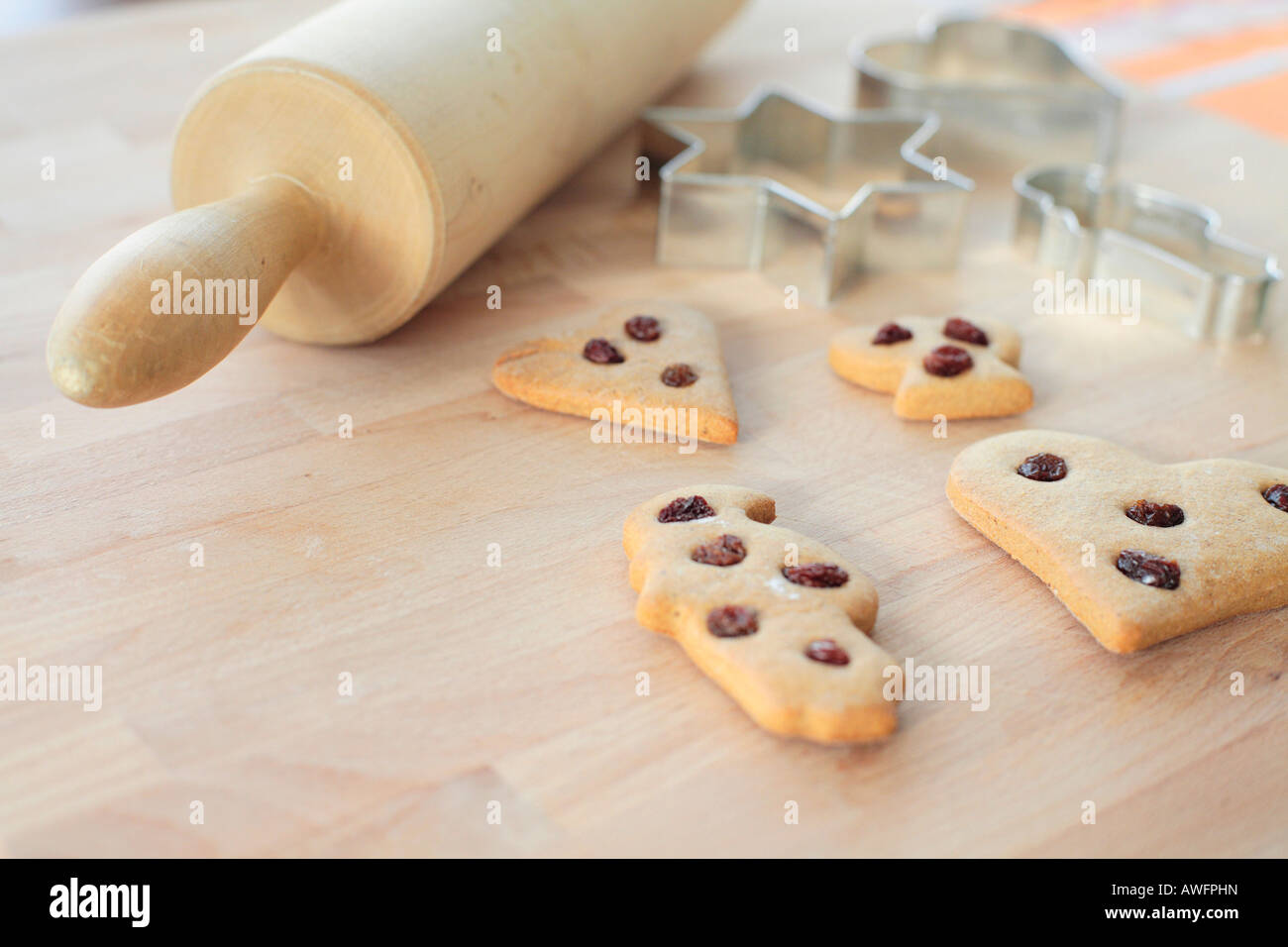 cookie cutter and rolling pin Stock Photo - Alamy