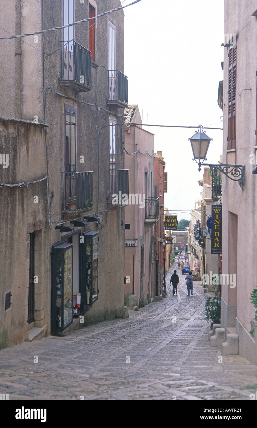 Narrow alley architecture hi-res stock photography and images - Alamy