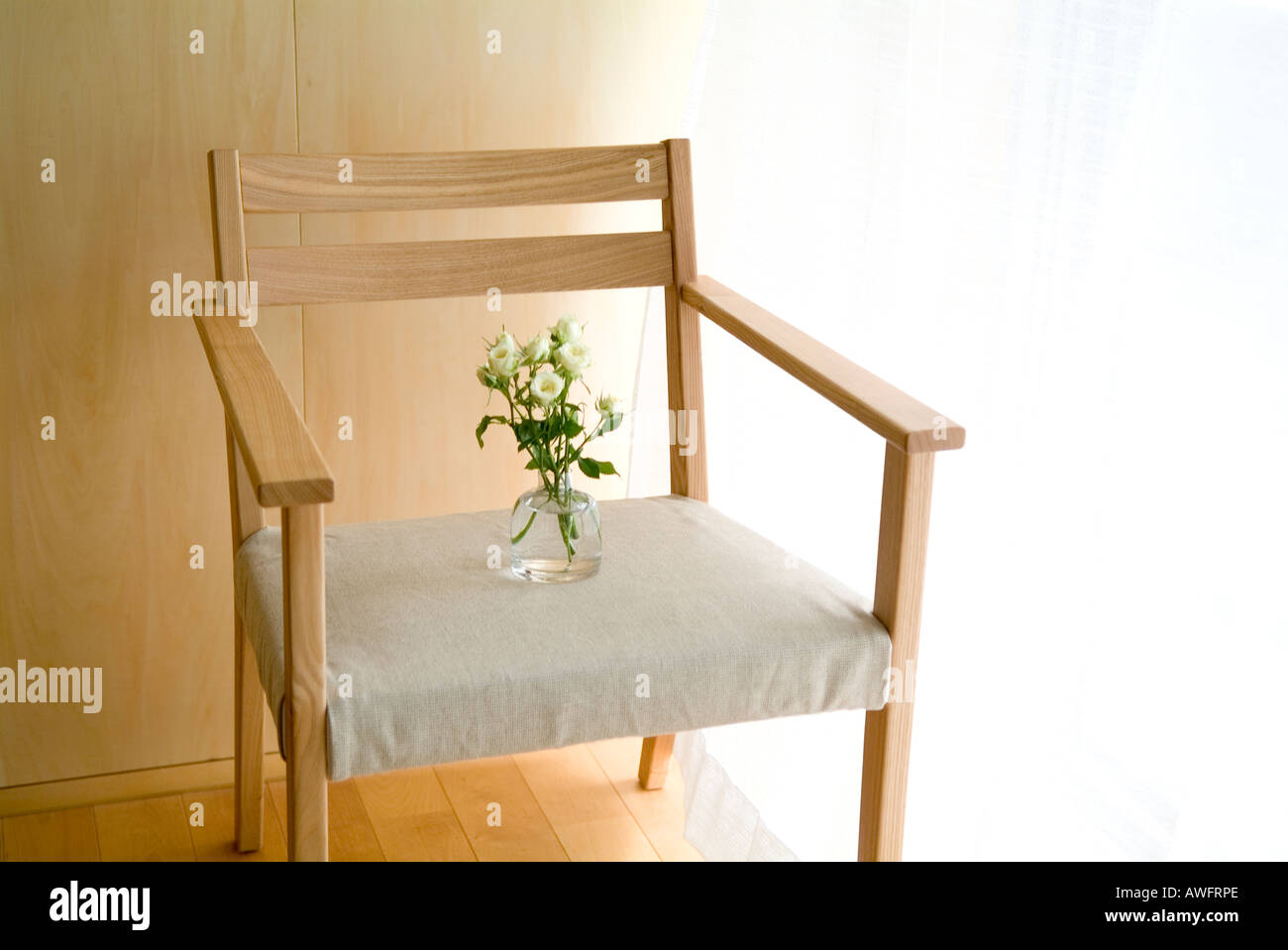 Interior flower arrangement hi-res stock photography and images - Alamy