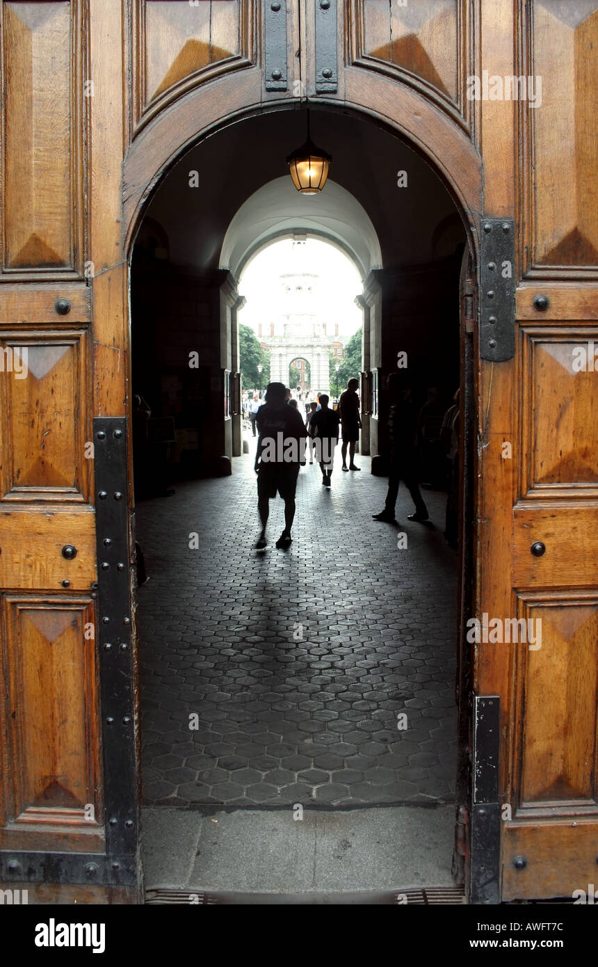 Trinity college dublin gate hi-res stock photography and images - Alamy