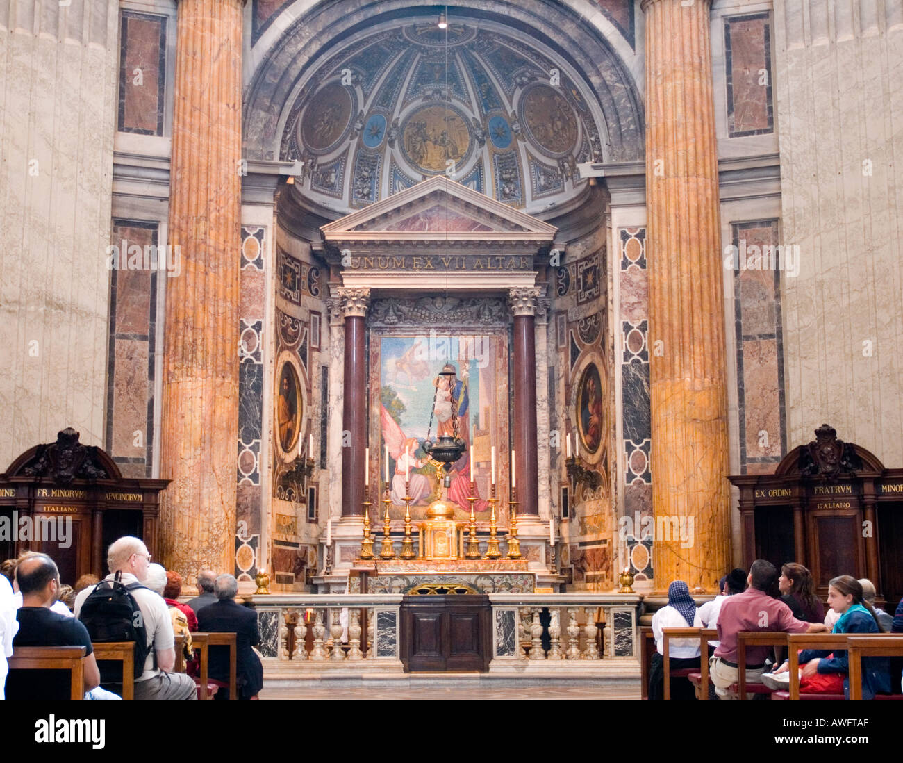 Roman catholic chruch hi-res stock photography and images - Alamy