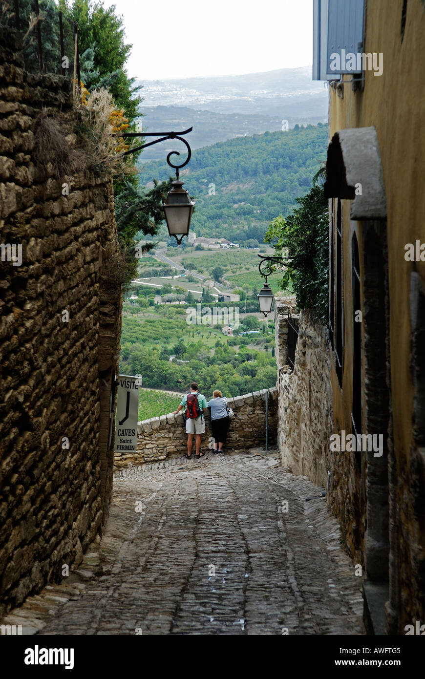 street in Gordes, Provence, France Stock Photo - Alamy
