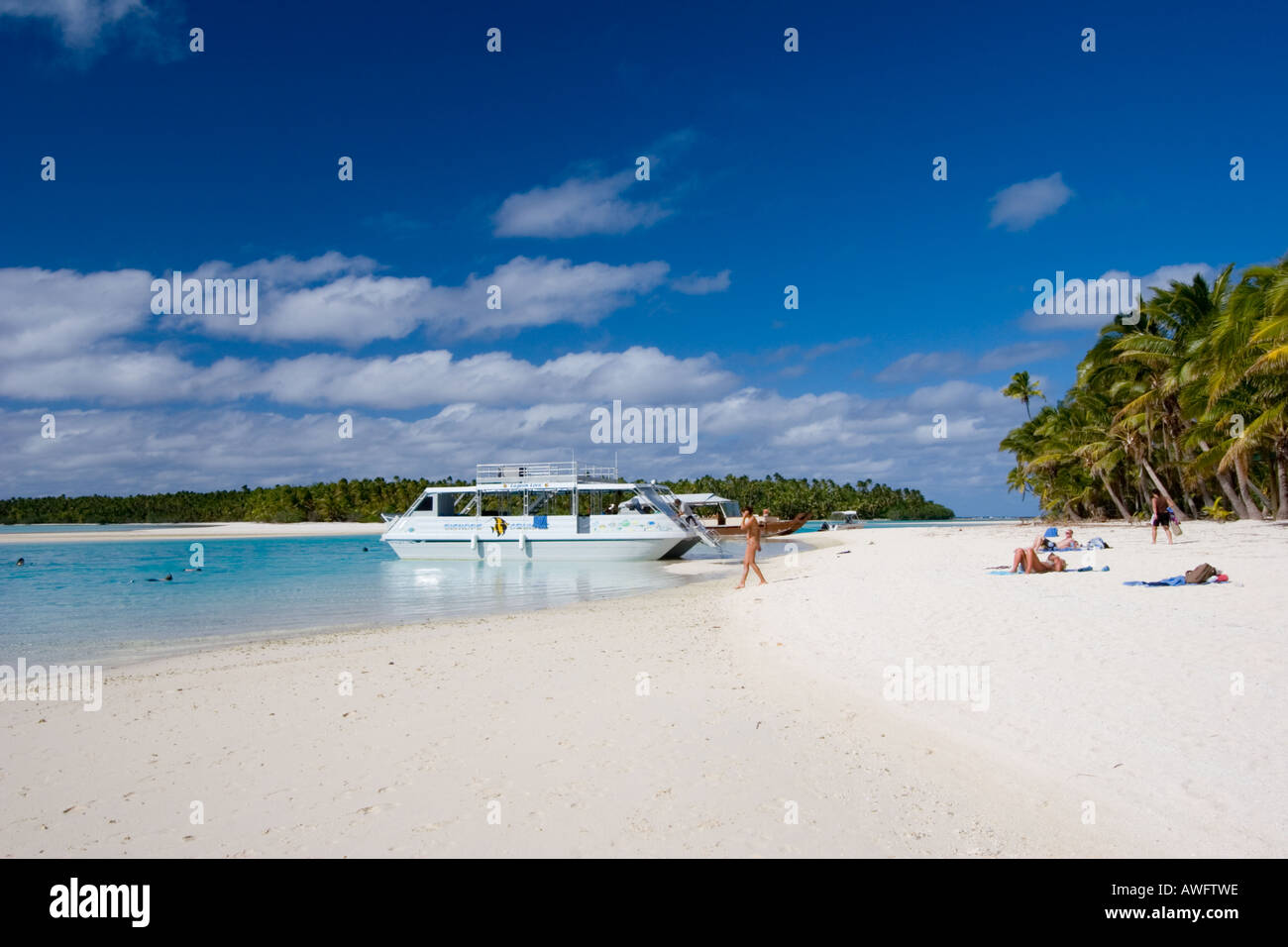 Boat at One Foot Island Aitutaki Lagoon Cook Islands Stock Photo - Alamy