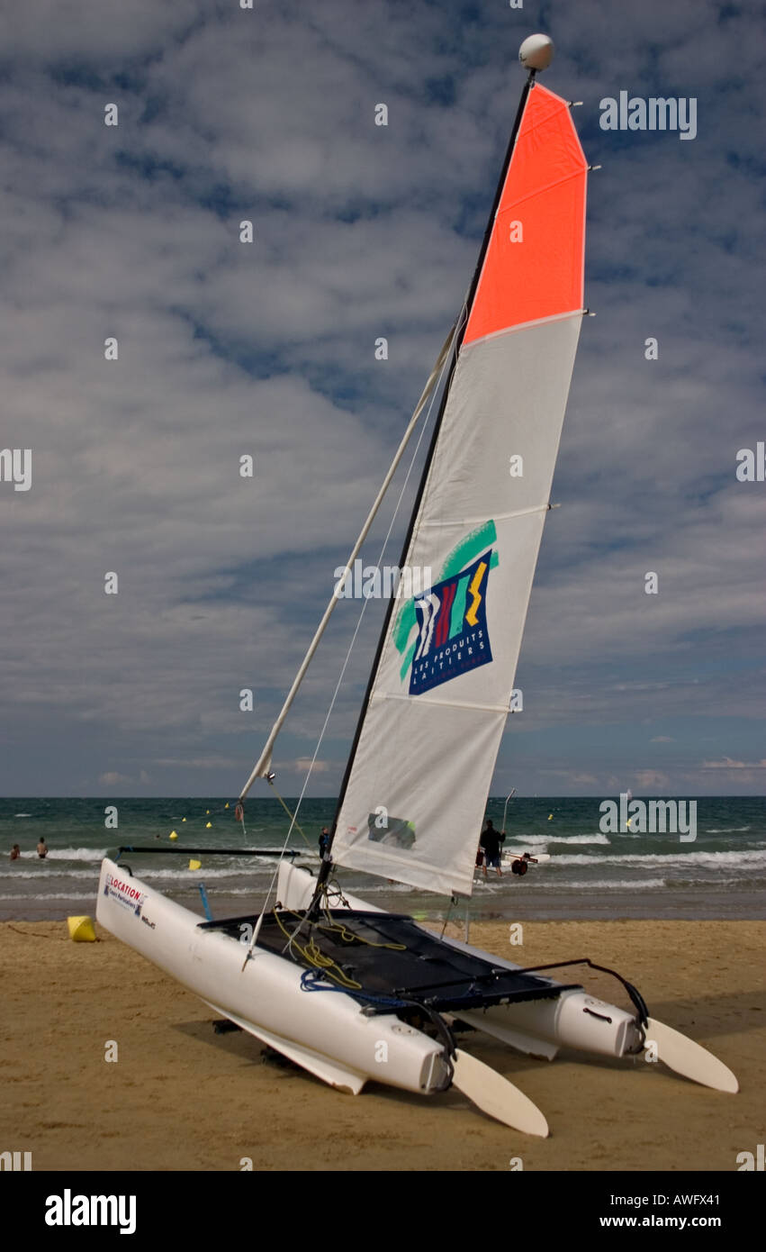Sailboat on beach Stock Photo - Alamy