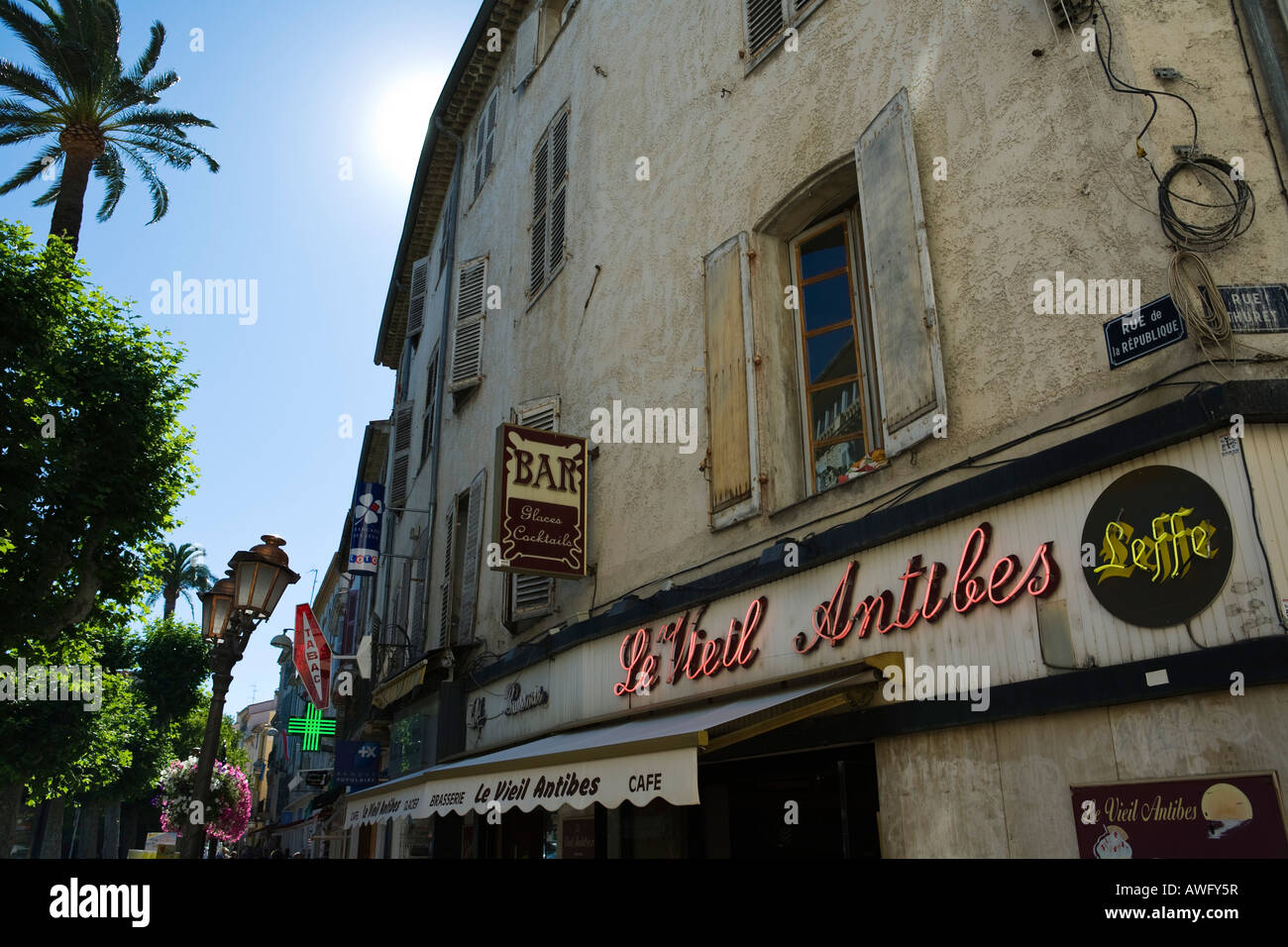 Antibes, Cote D'Azur, France, le vieil Antibes corner cafe Stock Photo ...