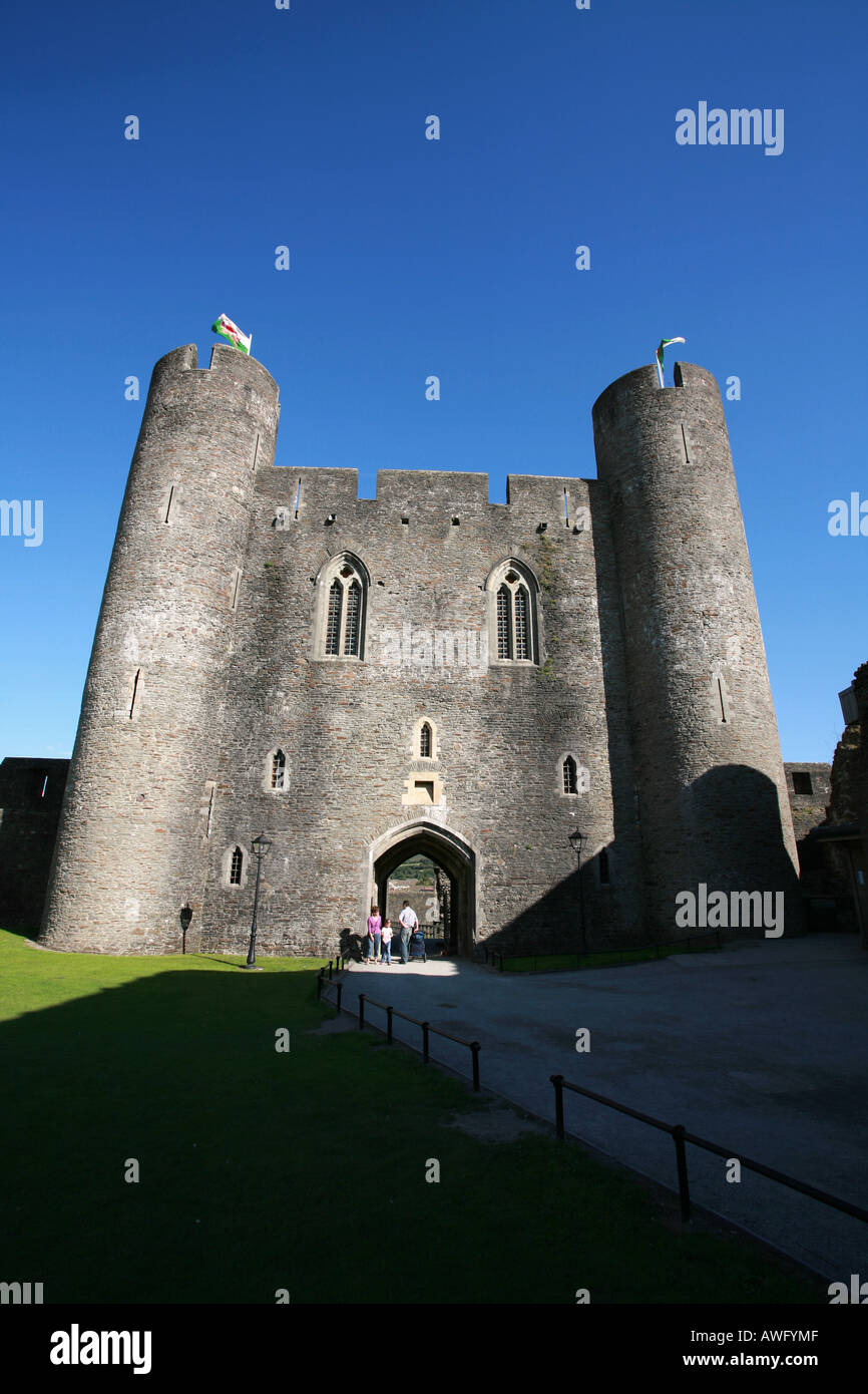 Vertical upright gatehouse hi-res stock photography and images - Alamy