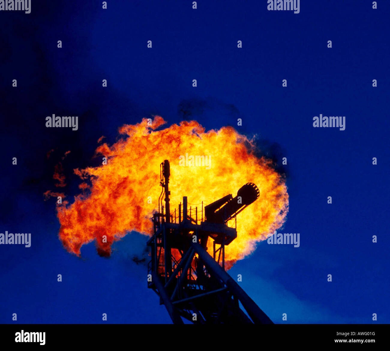 Oil rig flame hi-res stock photography and images - Alamy