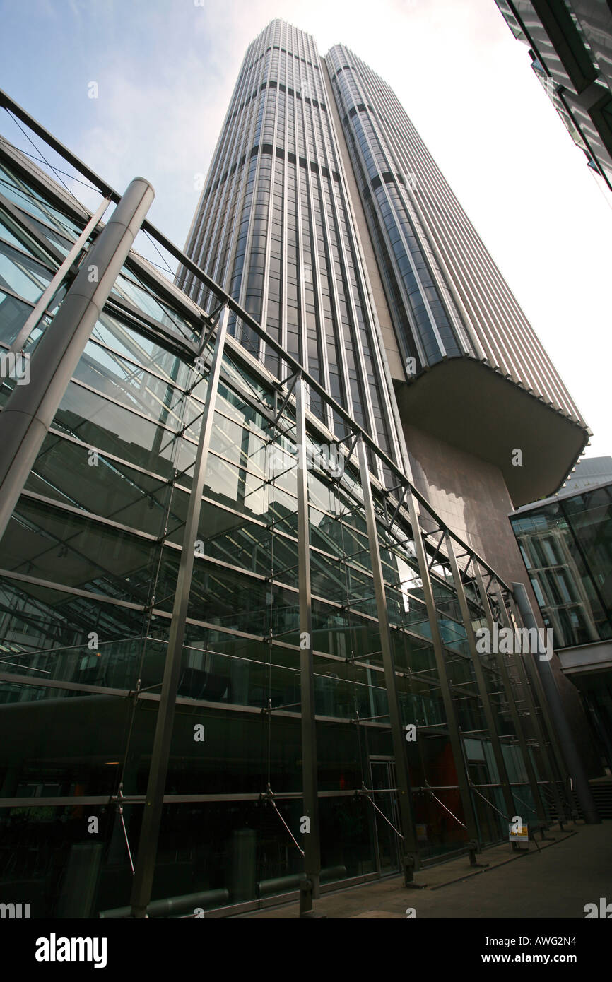Tower 42 International Finance Centre Building a modern skyscraper in ...