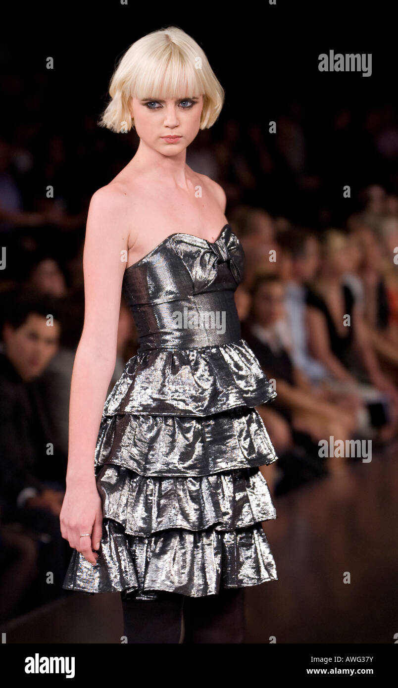 Kate hurst runway australia fashion hi-res stock photography and images ...