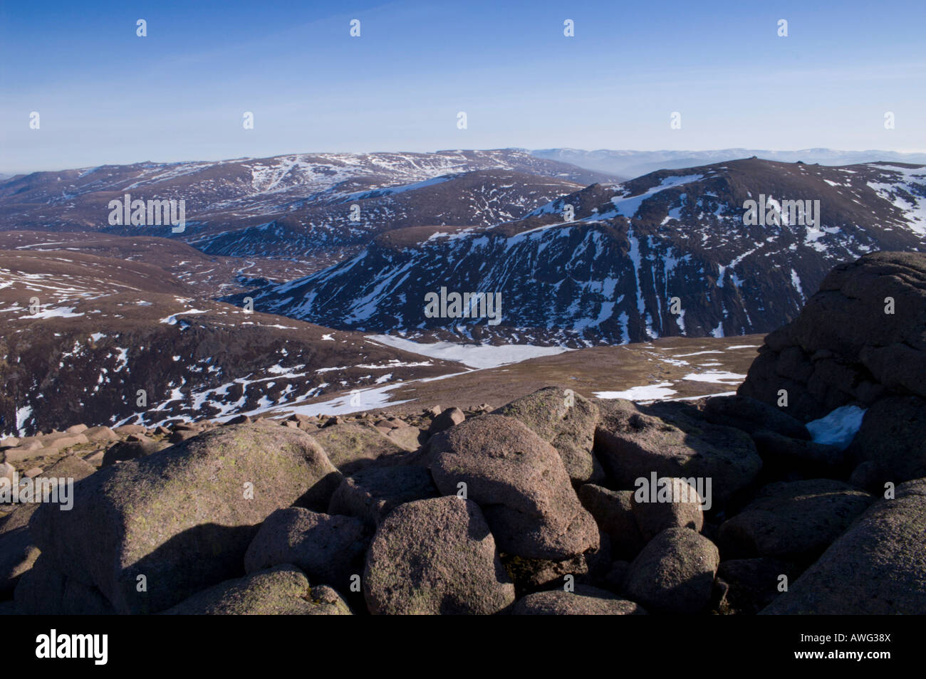 Frozen Loch Avon from Cairngorm Mountain Stock Photo - Alamy