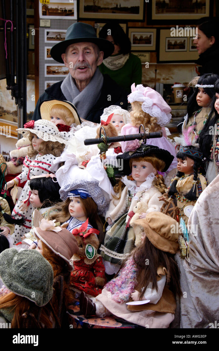 Antique dolls hi-res stock photography and images - Alamy