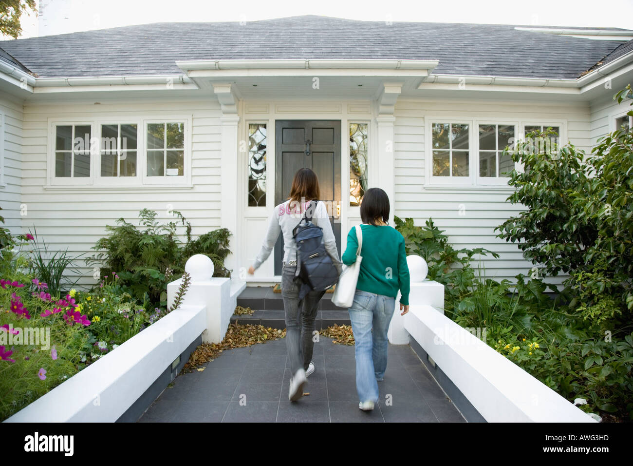 Woman house building women hi-res stock photography and images - Alamy