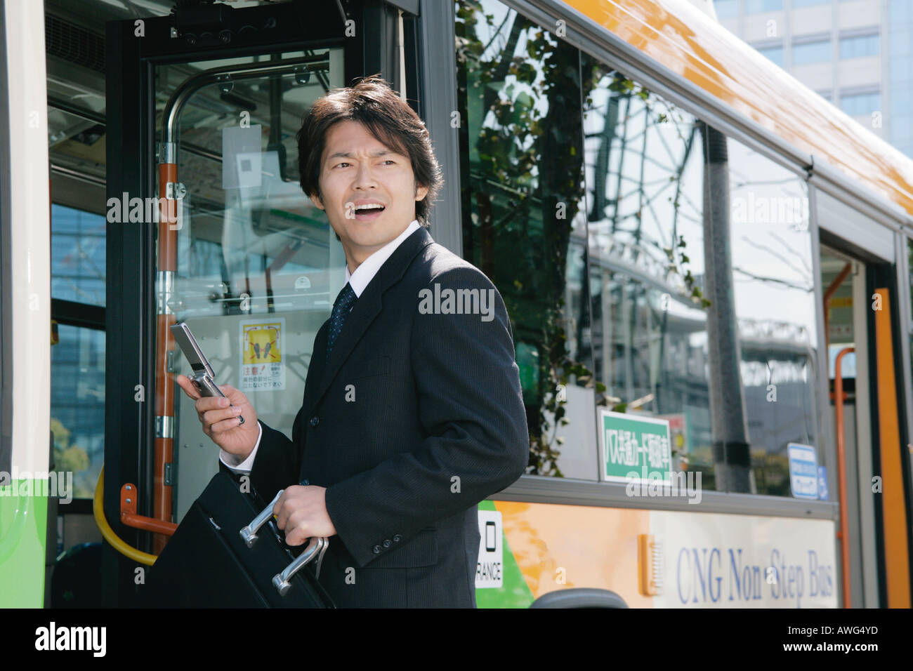 Getting on bus commuter hi-res stock photography and images - Alamy