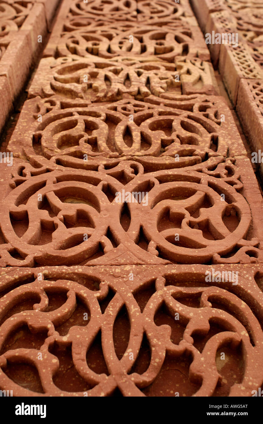 Detail of ornate carved stonework of the Quwwat ul-Islam Mosque Stock ...