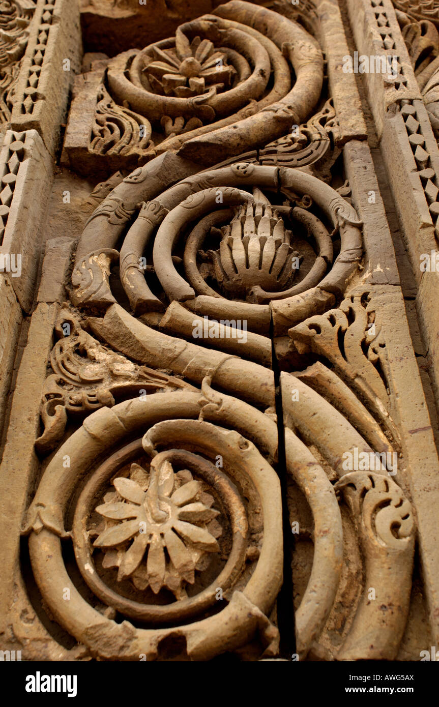 Detail of ornate carved stonework of the Quwwat ul-Islam Mosque Stock ...