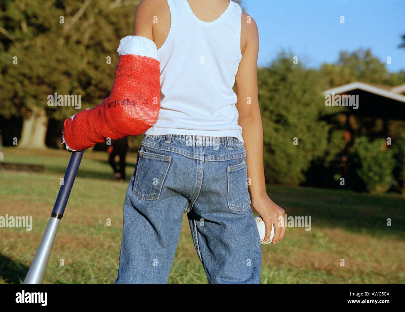Asian boy broken arm who hi-res stock photography and images - Alamy