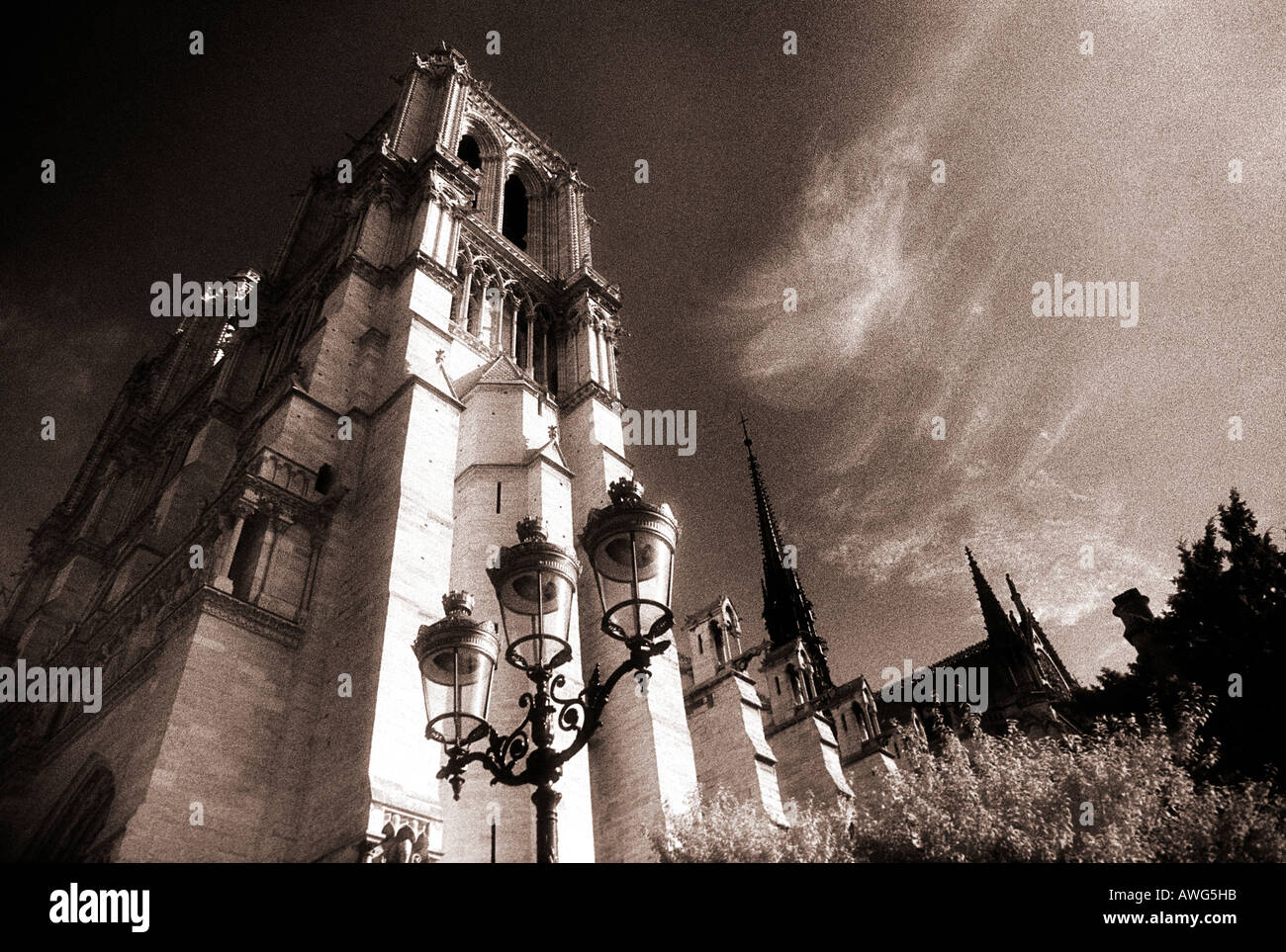 Sepia image paris hi-res stock photography and images - Alamy