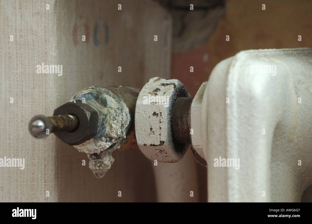 Broken handle on radiator making adjusting control of heat impossible ...