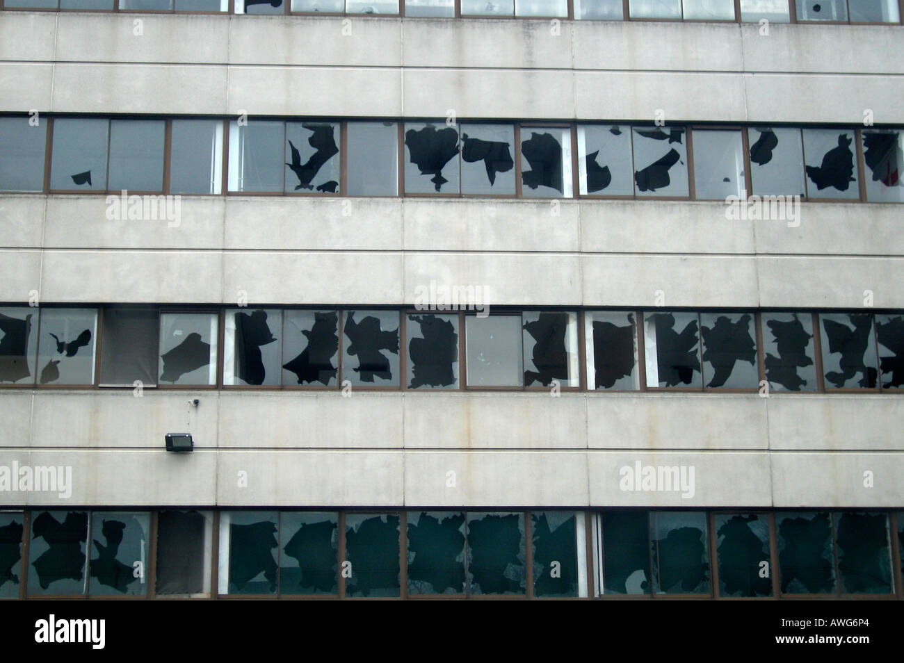Derelict city centre office block with broken windows Stock Photo - Alamy