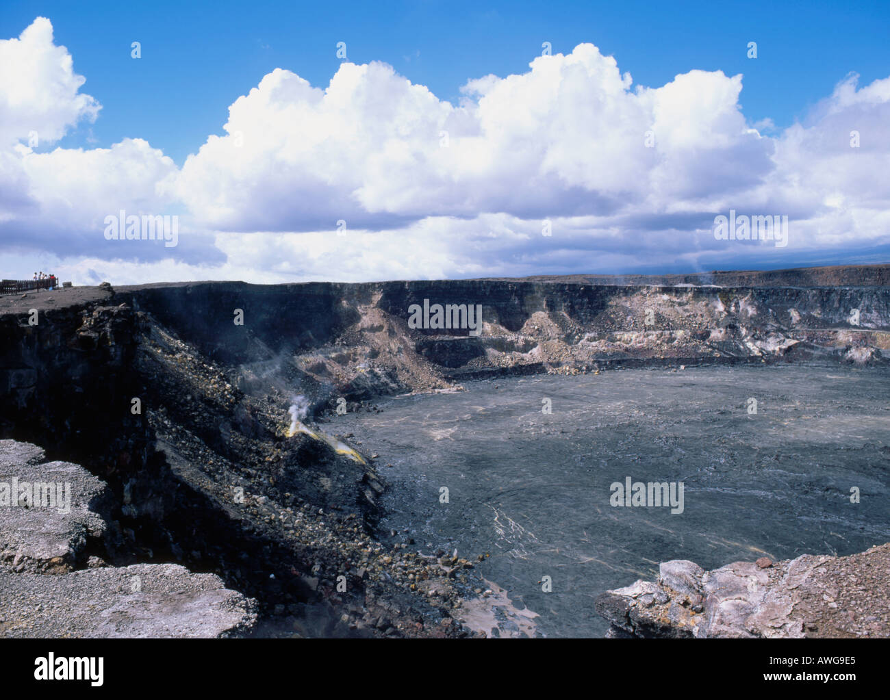 Halema u mau crater, Kilauea Caldera Hawaii Vocanoes National park ...
