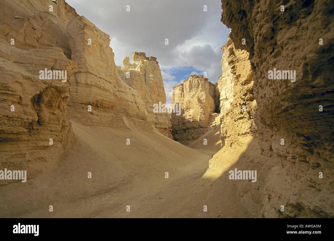 A mud wadi or gully in the desert near the Dead Sea Stock Photo - Alamy