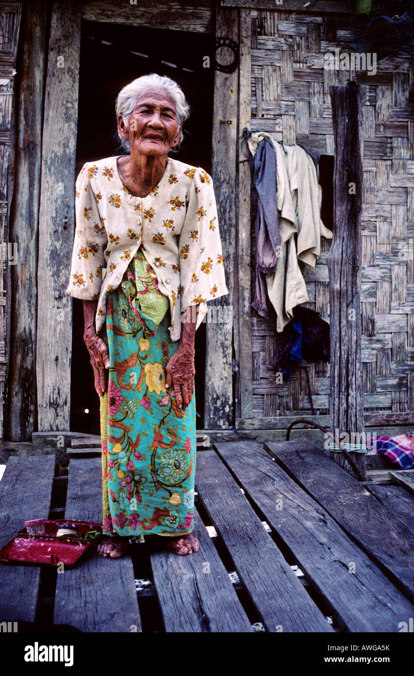 Lady village thai stilts stilted hi-res stock photography and images ...