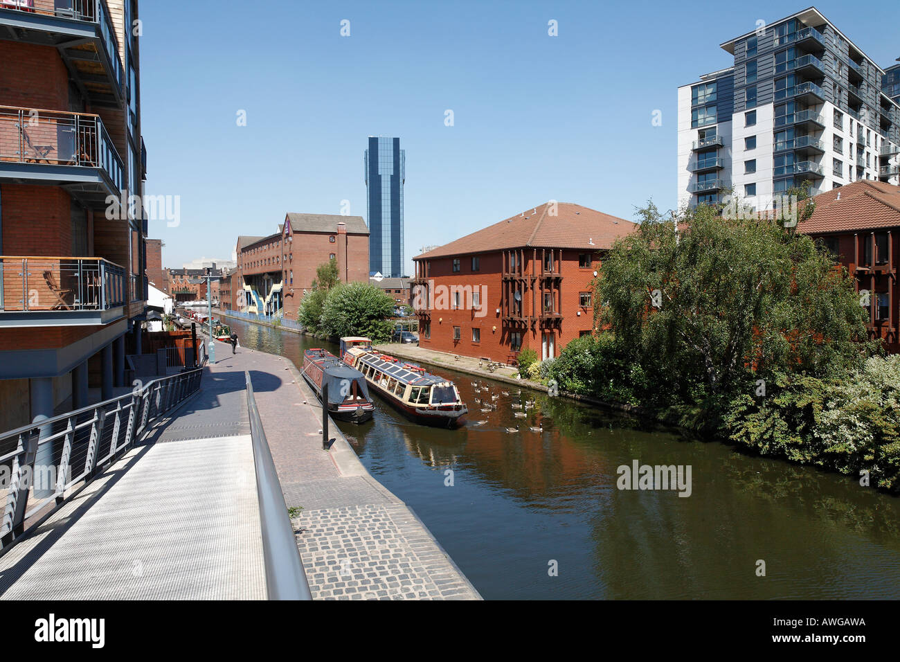 Luxury new flats and apartments overlooking the Worcester Birmingham ...