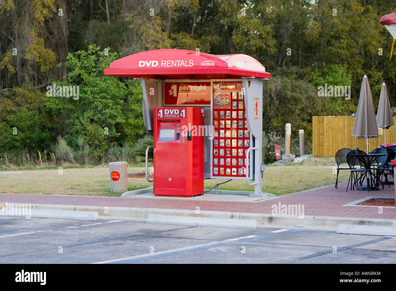 Dvd rental kiosk hi-res stock photography and images - Alamy
