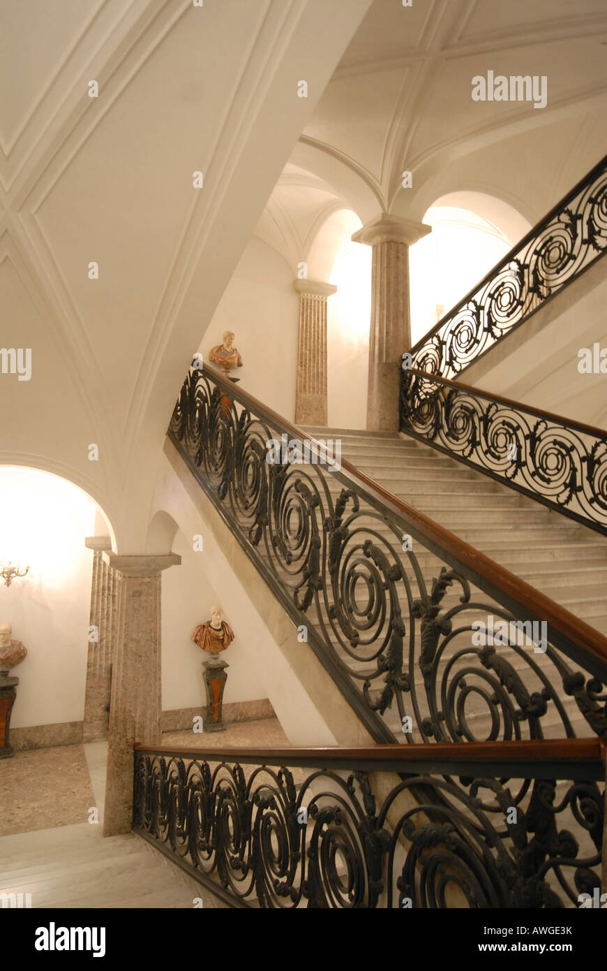Capodimonte architettura interno hi-res stock photography and images ...