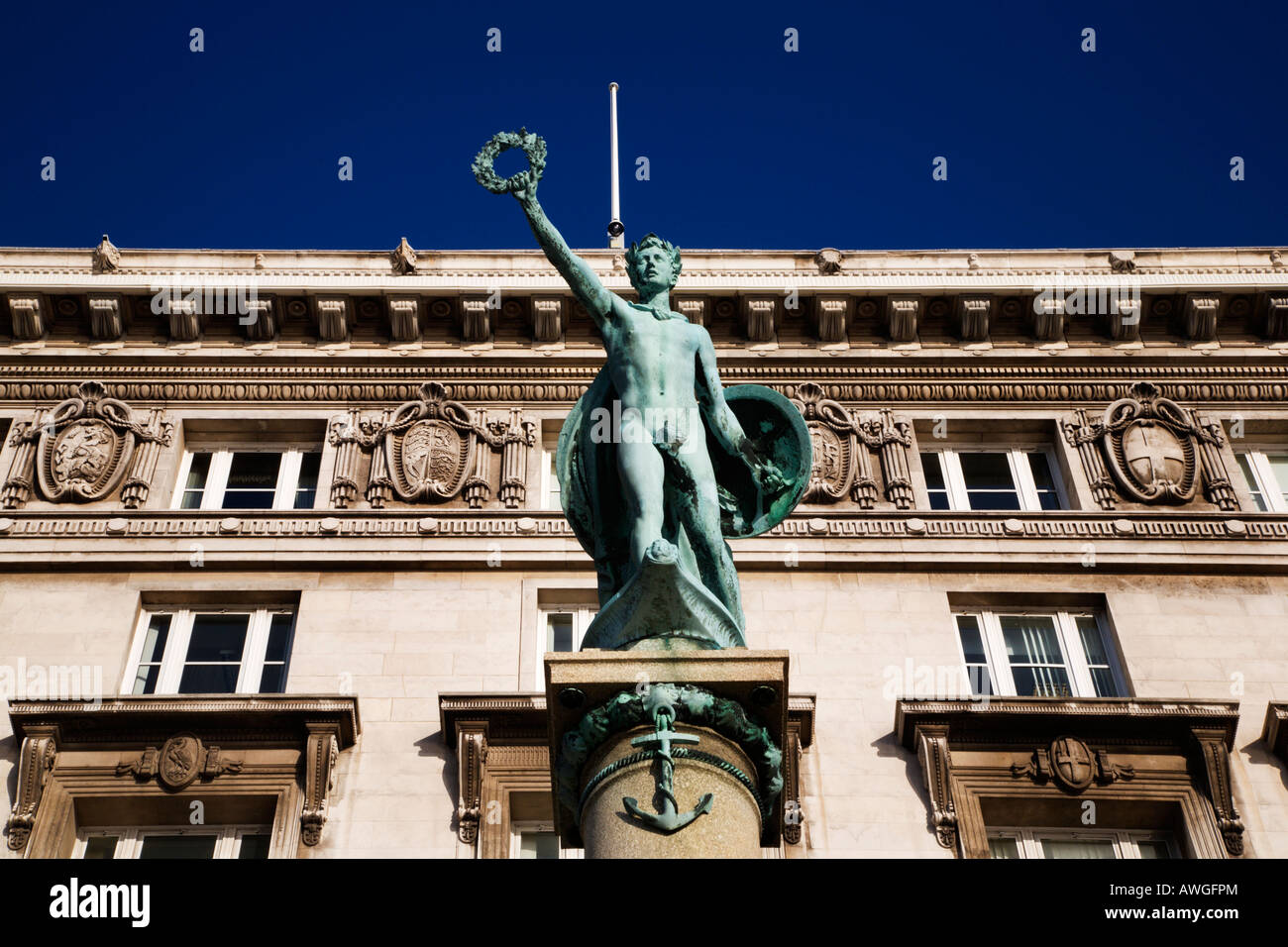 Building war memorial hi-res stock photography and images - Alamy