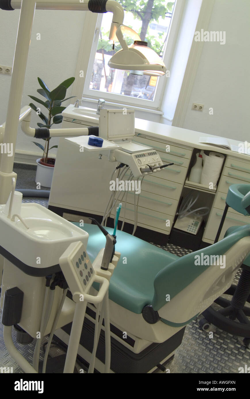 dental tools at the chair Stock Photo - Alamy