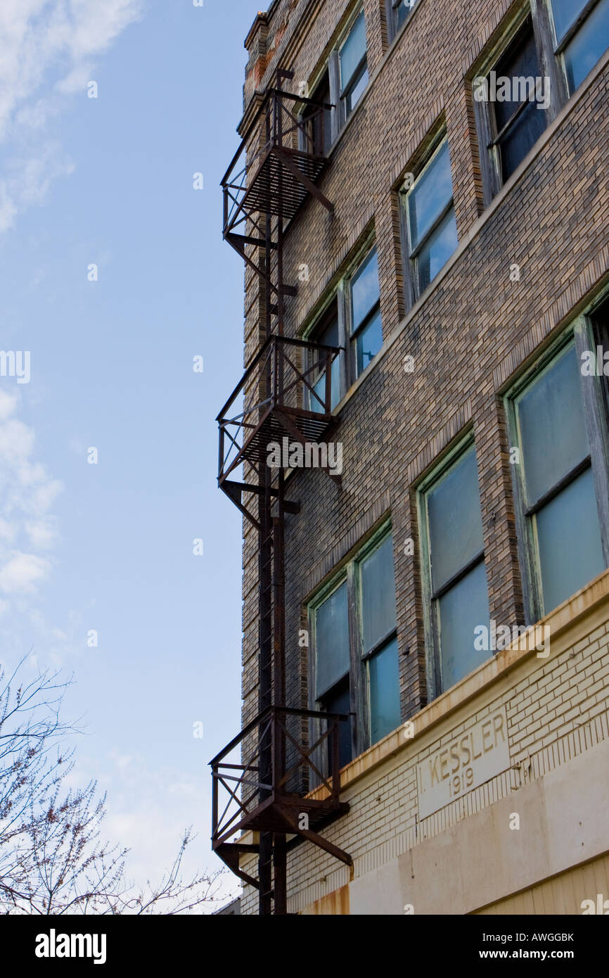 Metal stairs with grating hi-res stock photography and images - Alamy