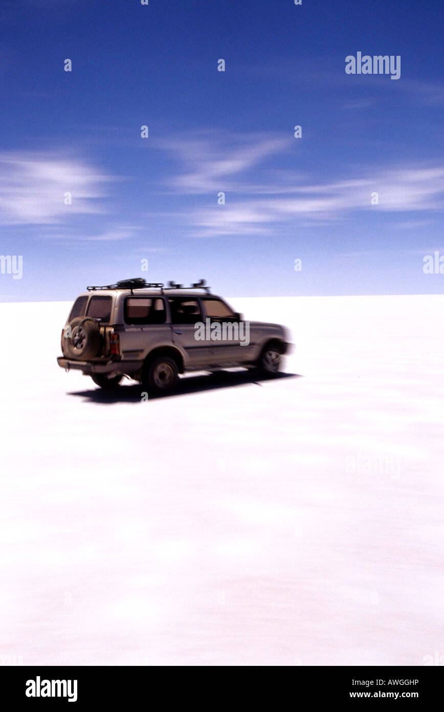Tourist Jeep racing across the salt flats of the Salar de Uyuni Bolivia ...