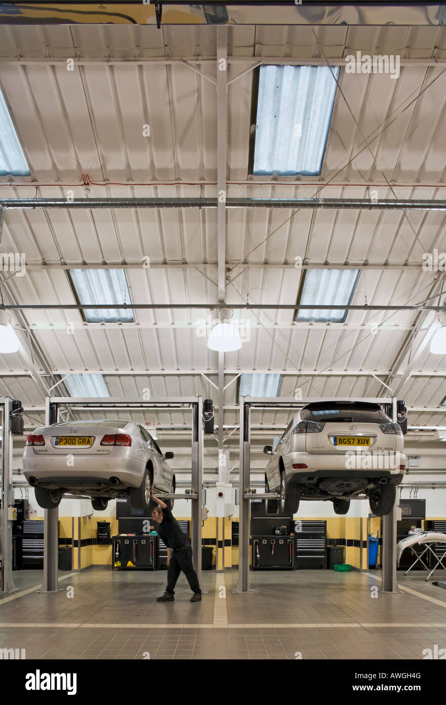 Car dealership workshop hi-res stock photography and images - Alamy