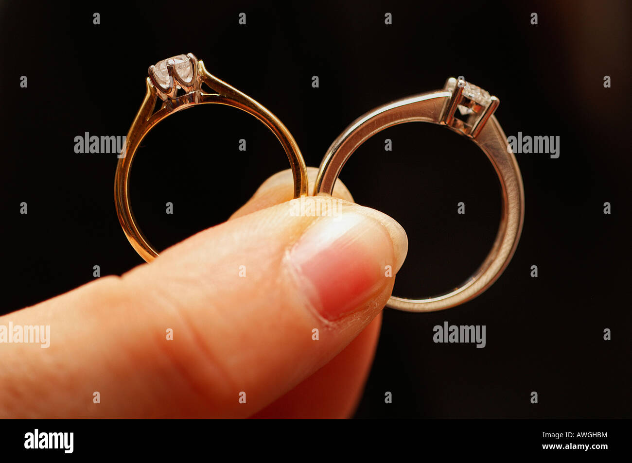 Two gold plain rings hi-res stock photography and images - Alamy