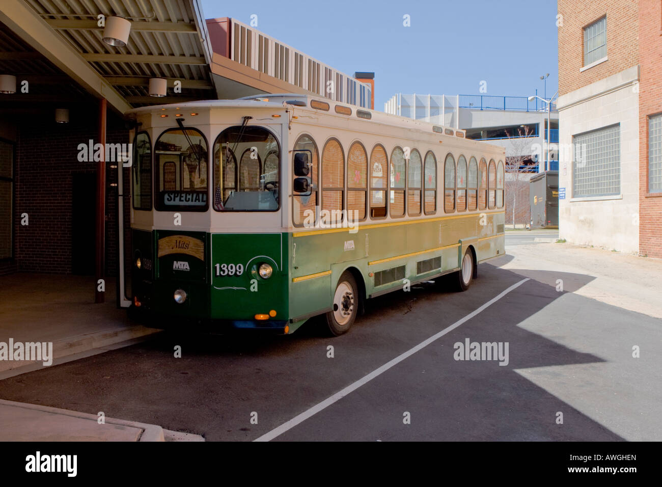 Macon Georgia Downtown Tour Bus Stock Photo - Alamy