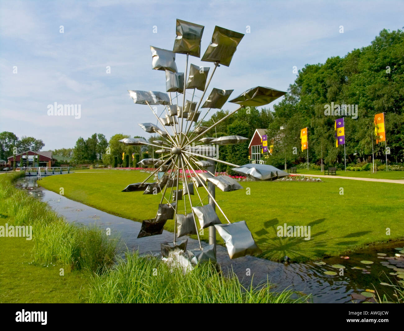Modern Waterwheel at Springfield Centre, Spalding, Lincs Stock Photo ...