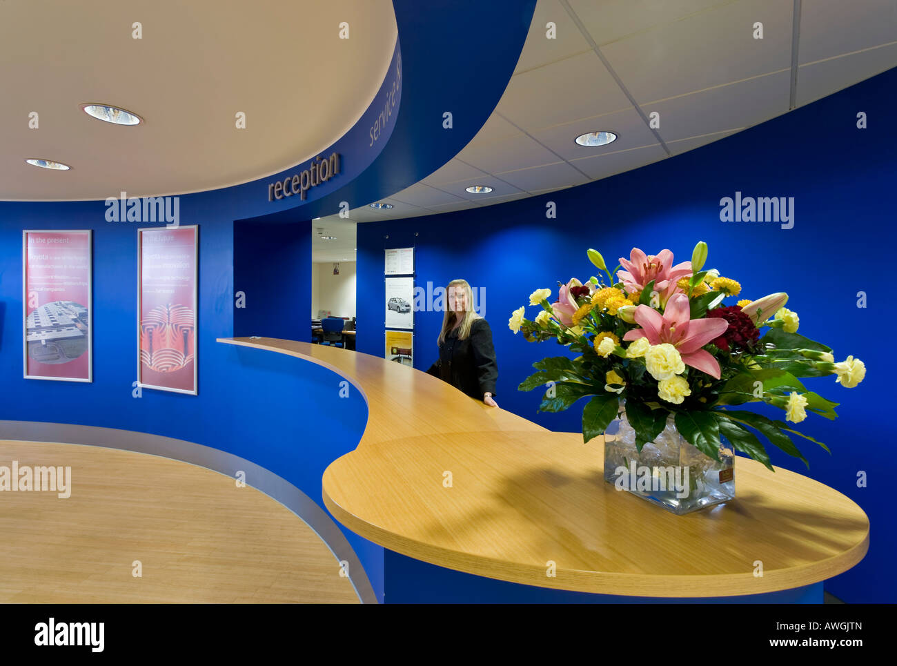 Car showroom service reception Stock Photo - Alamy