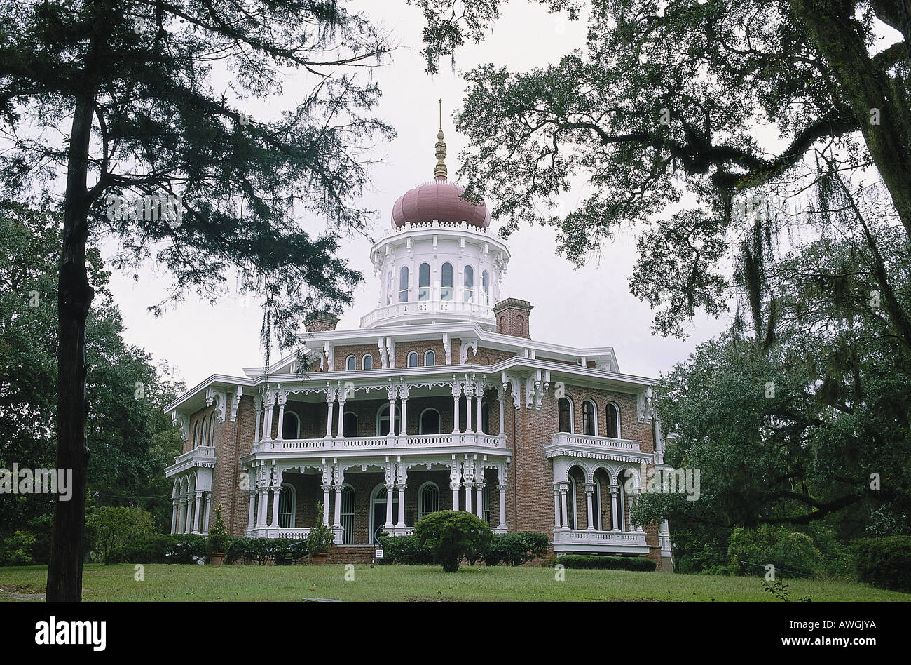 USA, Mississippi, Natchez, Longwood, mid-19th-century octagonal house ...