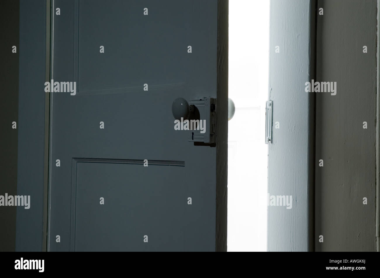 Door slightly ajar light hi-res stock photography and images - Alamy