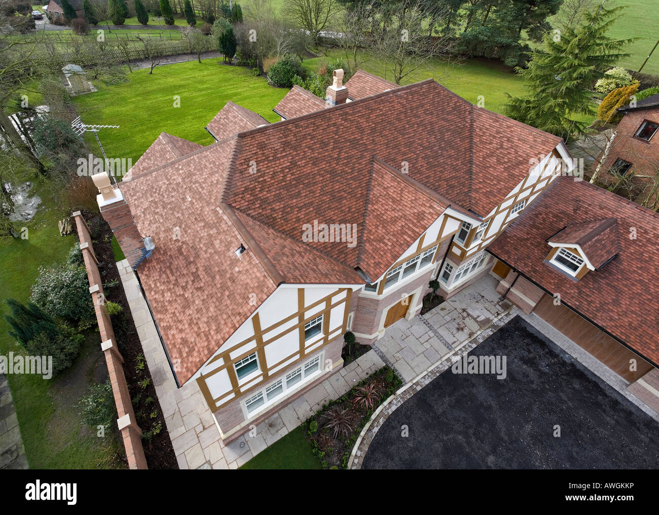 Roof of a mansion hi-res stock photography and images - Alamy