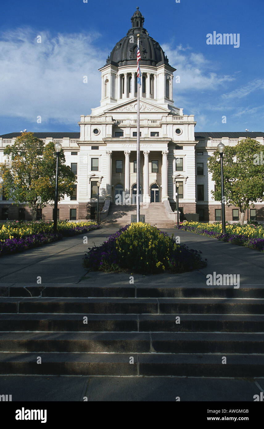 Facade of modified greek ionic structure with solid copper dome hi-res ...