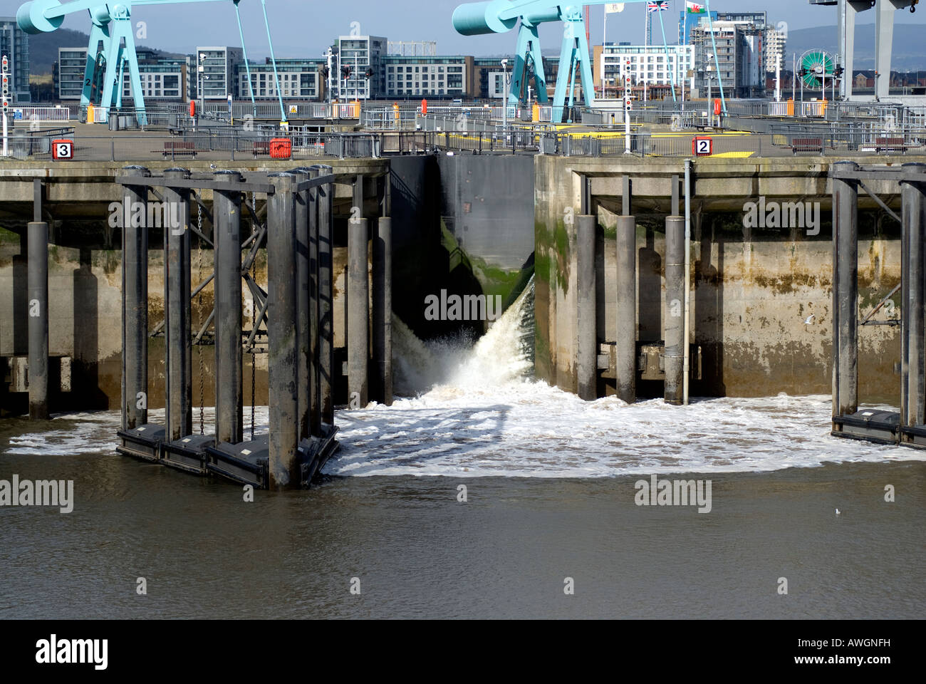 Boats in cardiff bay lock hi-res stock photography and images - Alamy