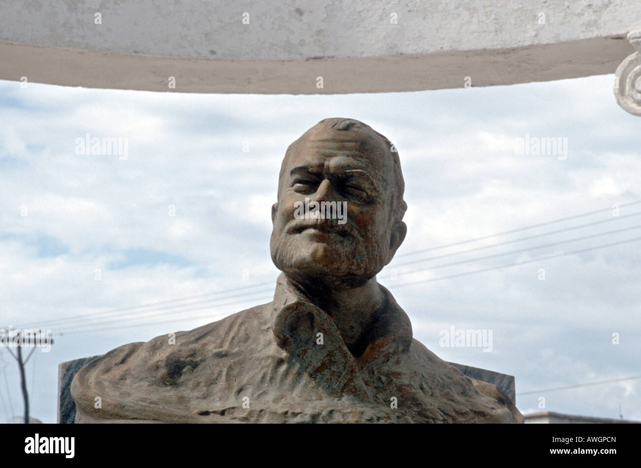 CUBA STATUE OF ERNEST HEMINGWAY IN COJIMAR Stock Photo - Alamy