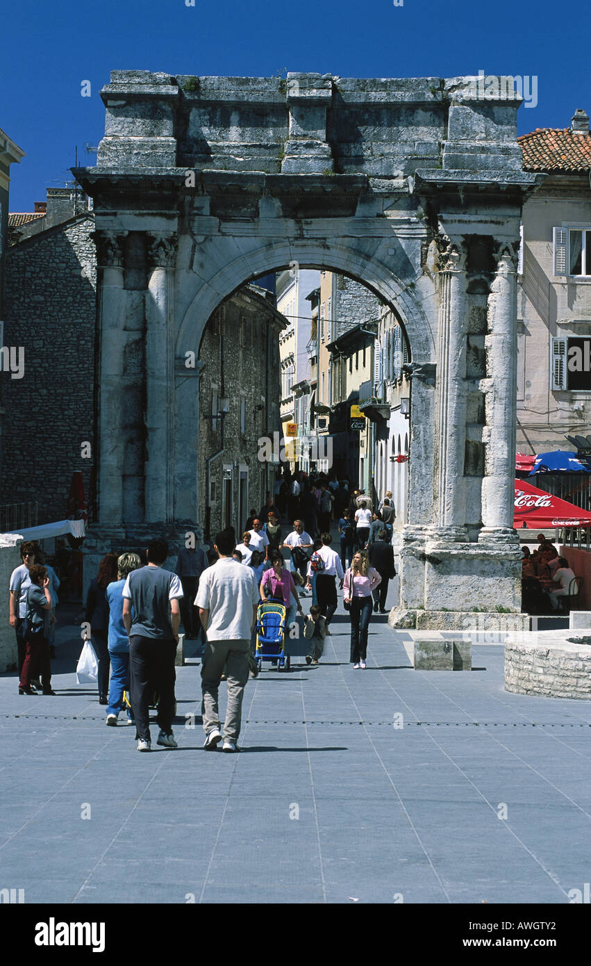 Small arch with fluted columns and corinthian capitals hi-res stock ...