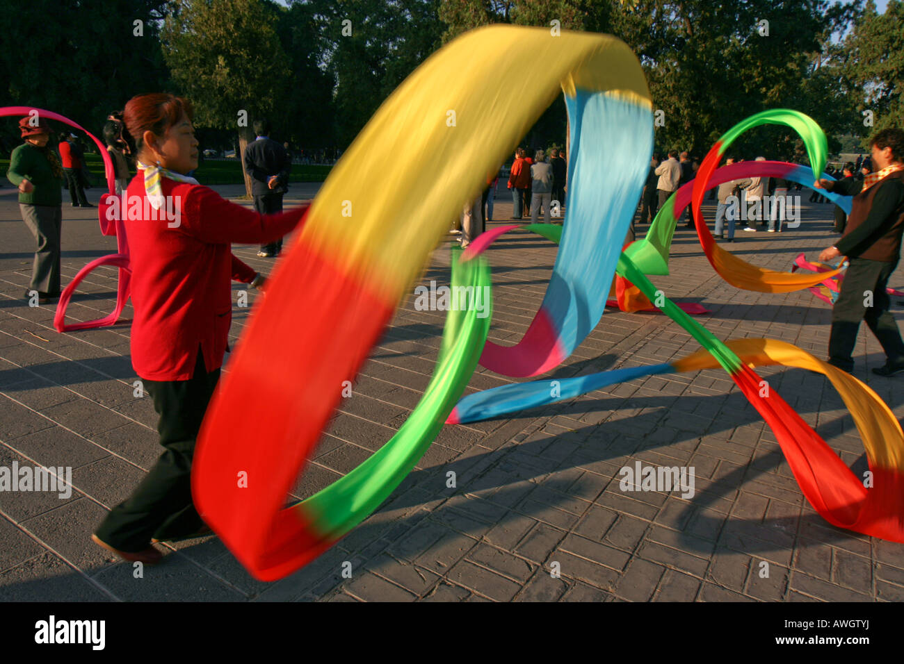 Temple heaven beijing dance hi-res stock photography and images - Alamy