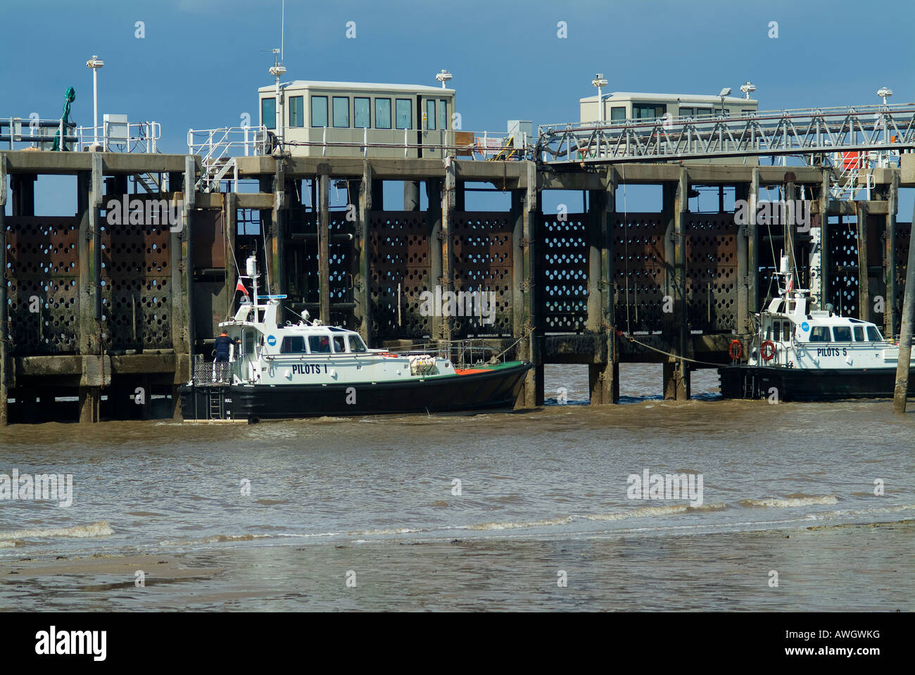 Humber pilot hi-res stock photography and images - Alamy