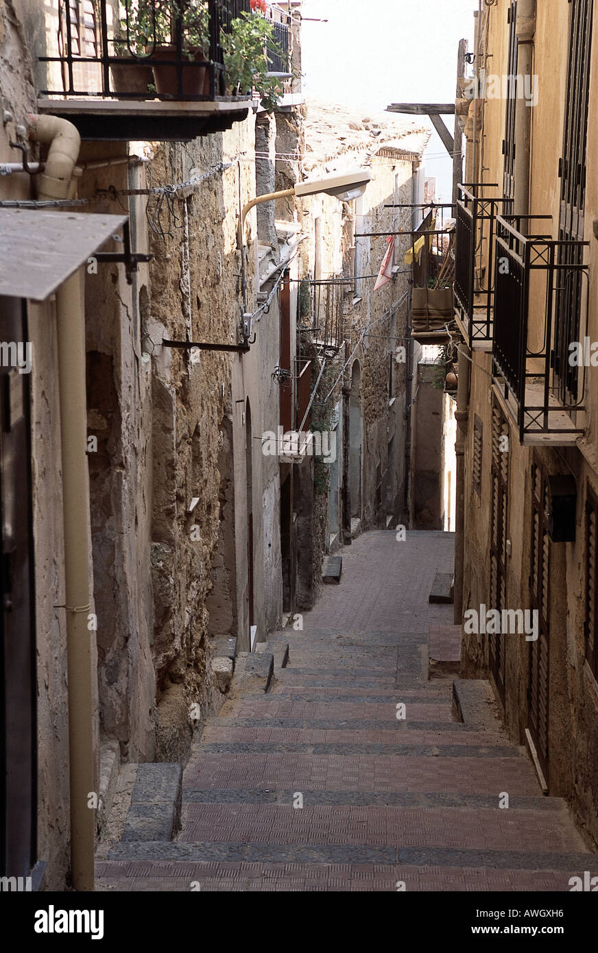 Stepped alleyway between via atenea and duomo hi-res stock photography ...