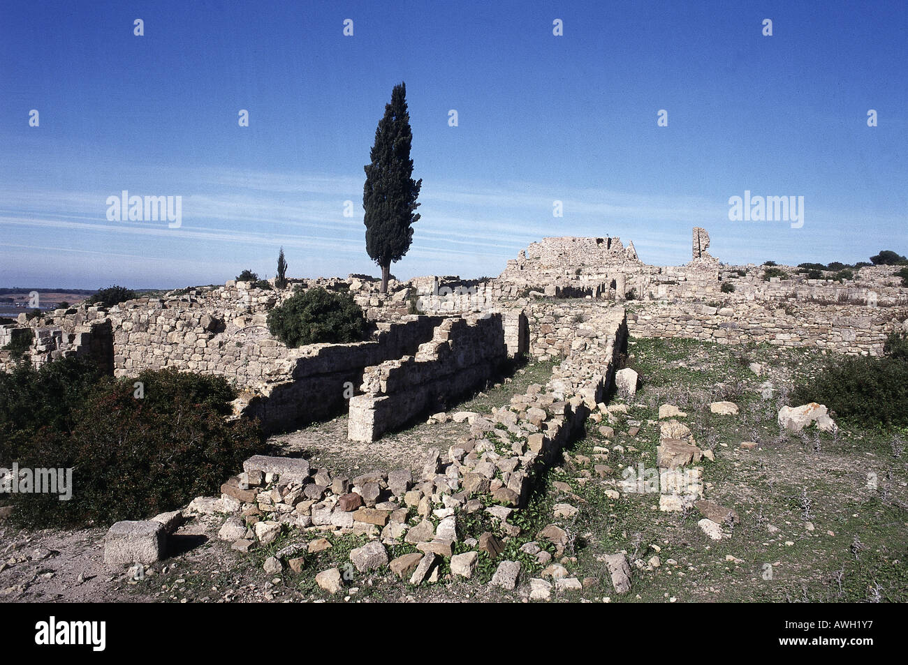 Morocco, Lixus, Roman ruins set on promontory Stock Photo - Alamy